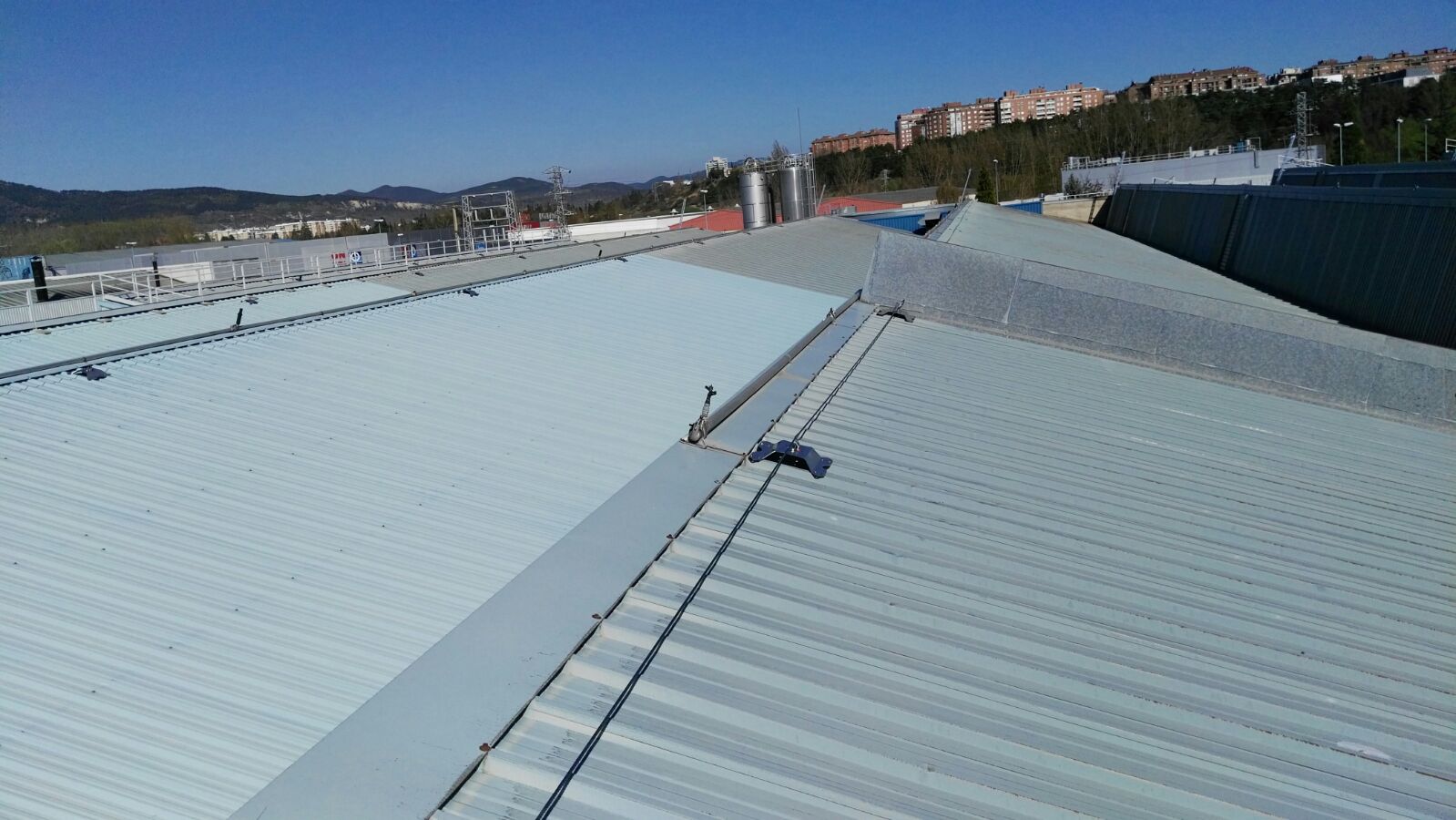 Líneas de vida horizontales para trabajos con seguridad en altura